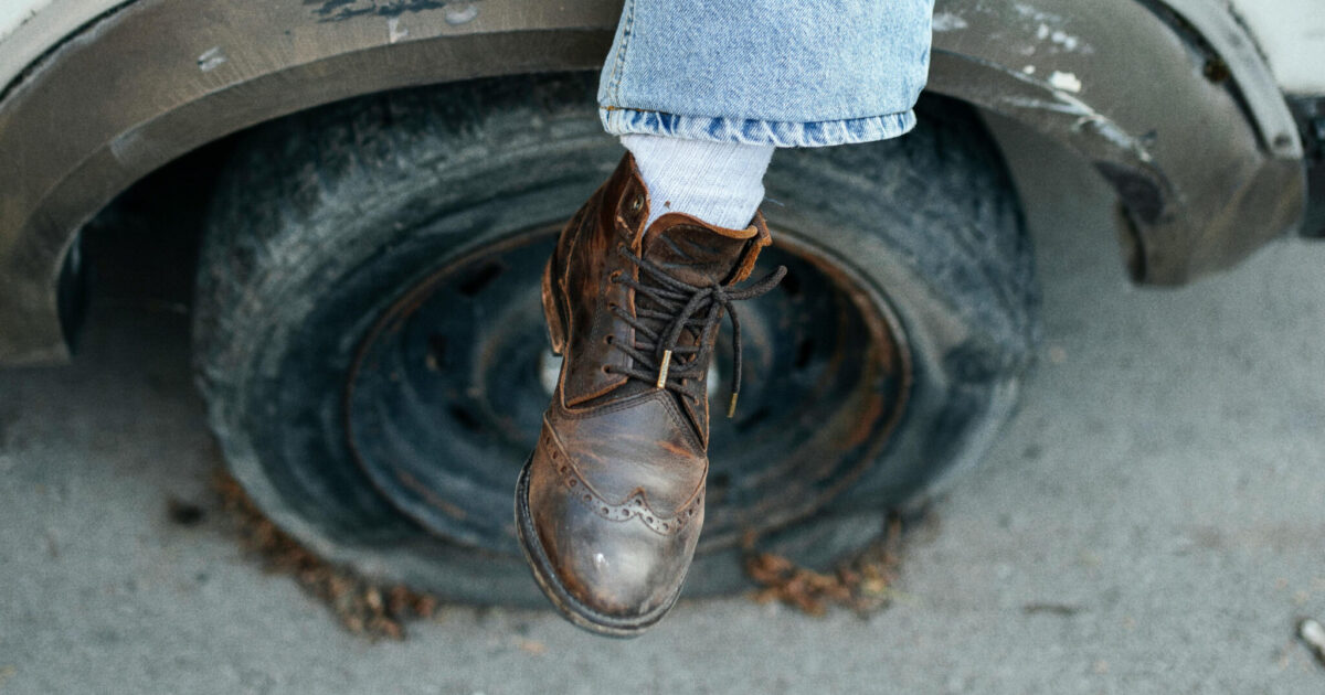 Here's What To Do When You Have A Flat Tire On The Road!